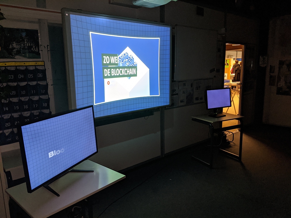 I used Info-Beamer for the presentation of my final school research ...